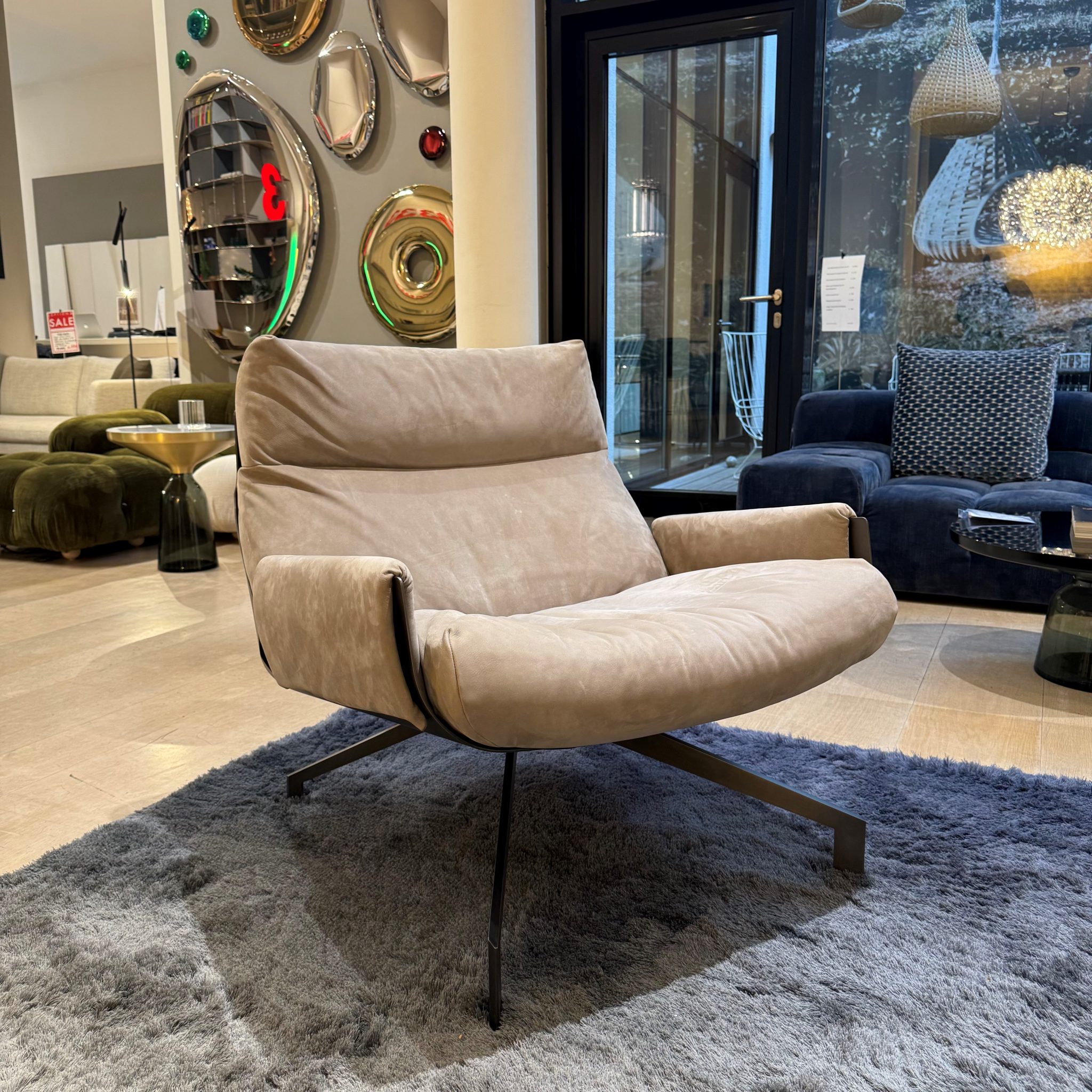 Henge, jedes Möbel ein Unikat – LEPTIEN 3 GmbH